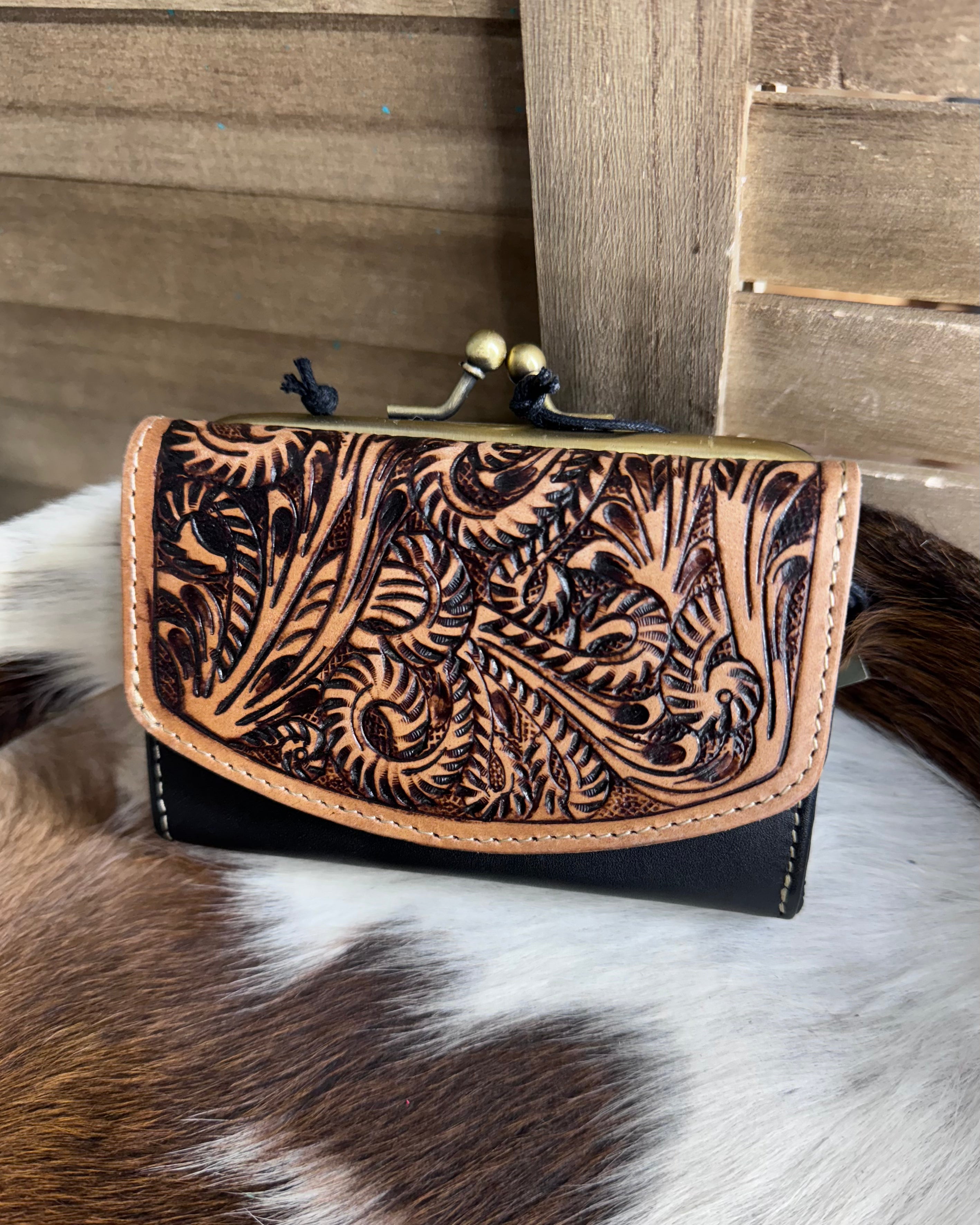 Myra Tooled Kiss Wallet – My Pretty in Pink